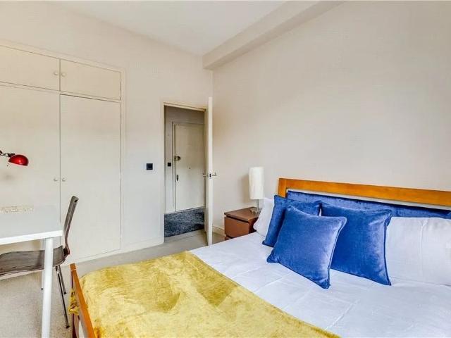 2 Bed Flat, Nevern Place, SW5