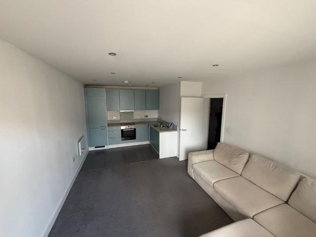2 Bed Flat, Nightingale House, RG2