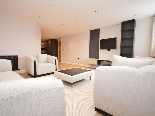 2 Bed Flat, Nile House, E1