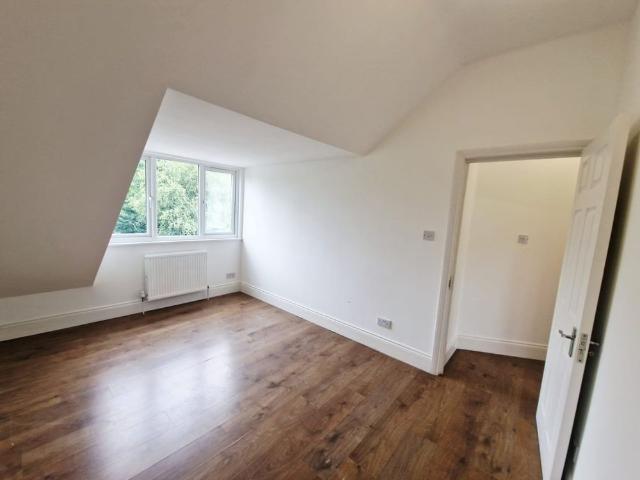 2 Bed Flat, Norbury Crescent, SW16