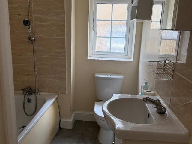 2 Bed Flat, Norbury Avenue, SW16