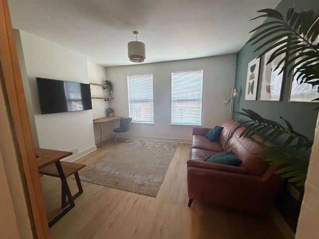 2 Bed Flat, Norfolk Road, RG30