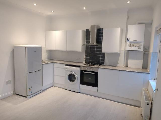 2 Bed Flat, North Cross Road, SE22