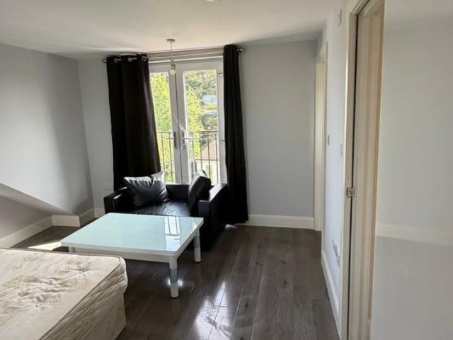 2 Bed Flat, North Hyde Lane, TW5
