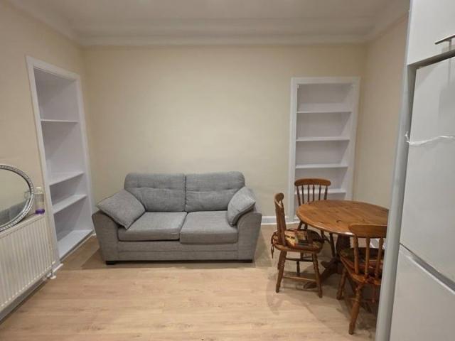 2 Bed Flat, North Junction St, EH6