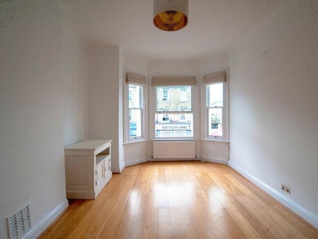 2 Bed Flat, Northcote Road, SW11