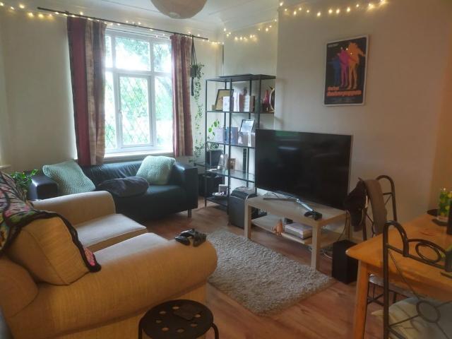 2 Bed Flat, Otley Road, LS6