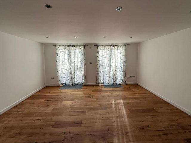 2 Bed Flat, Outram Road, CR0