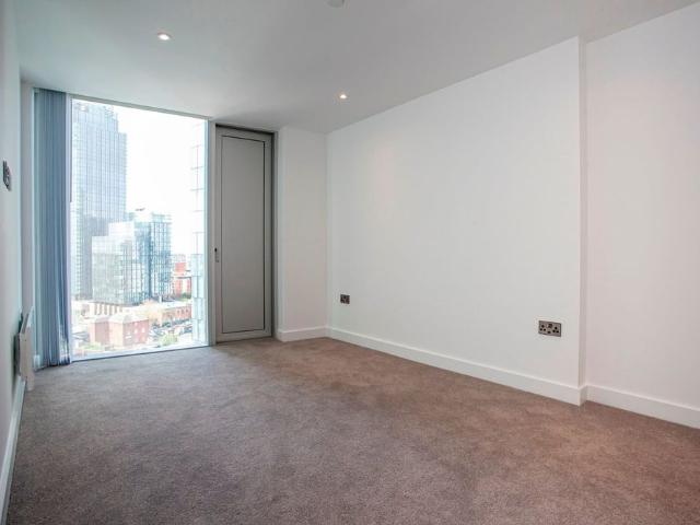 2 Bed Flat, Owen Street, M15