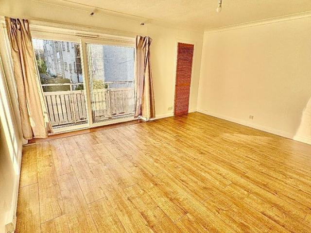 2 Bed Flat, Oxgangs Green, EH13