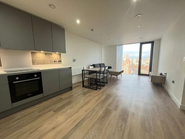 2 Bed Flat, Oxygen Tower, M1