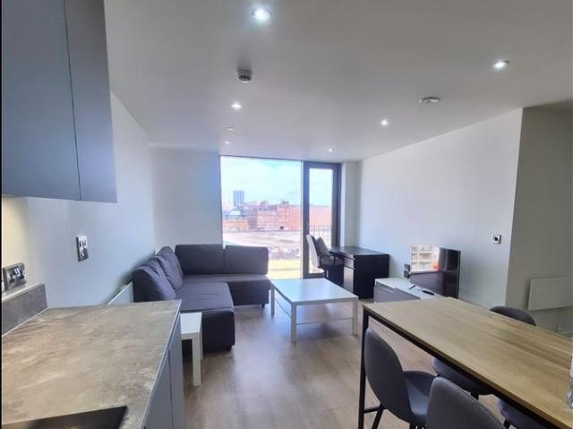 2 Bed Flat, Oxygen Tower, M1