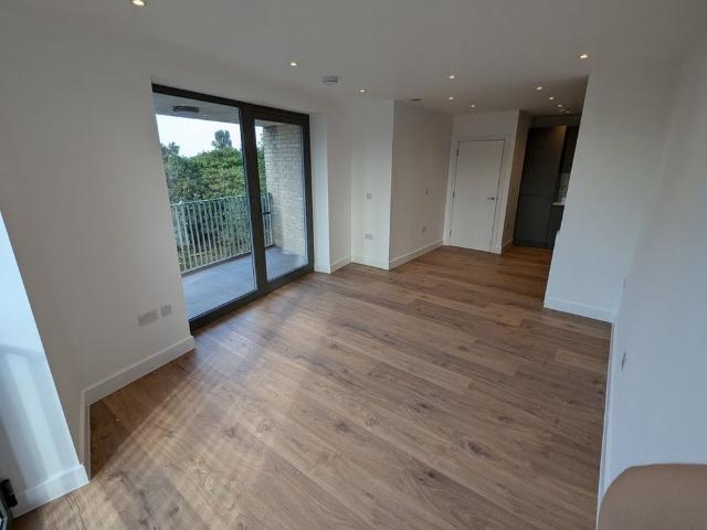 2 Bed Flat, O T O Tower, IG3