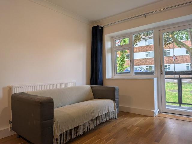 2 Bed Flat, Oakdene, SE19