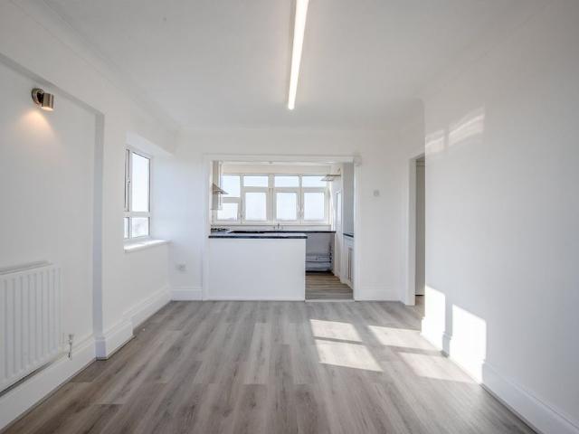 2 Bed Flat, Oatlands Court, SW19