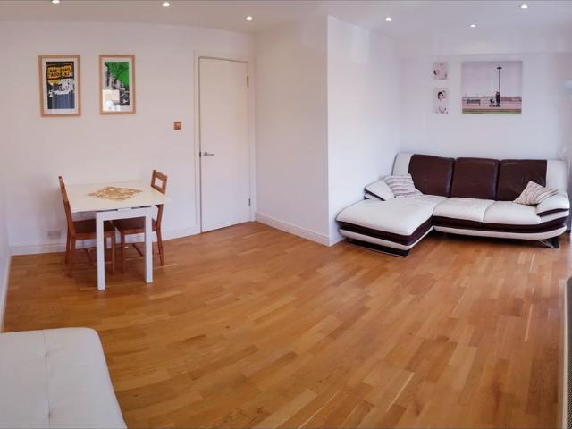 2 Bed Flat, Observatory Mews, E14