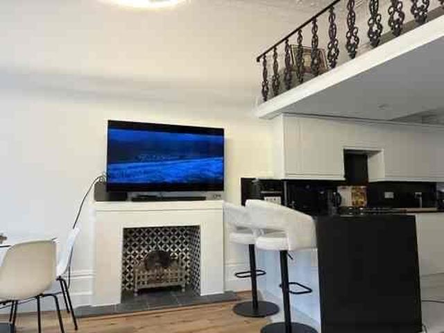 2 Bed Flat, Old Brompton Road, SW5