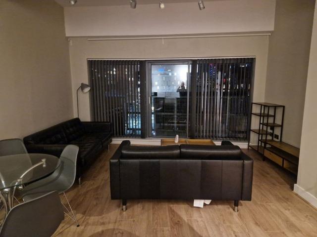 2 Bed Flat, Oldham Road, M4