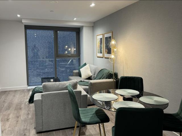 2 Bed Flat, One Park Lane, L1
