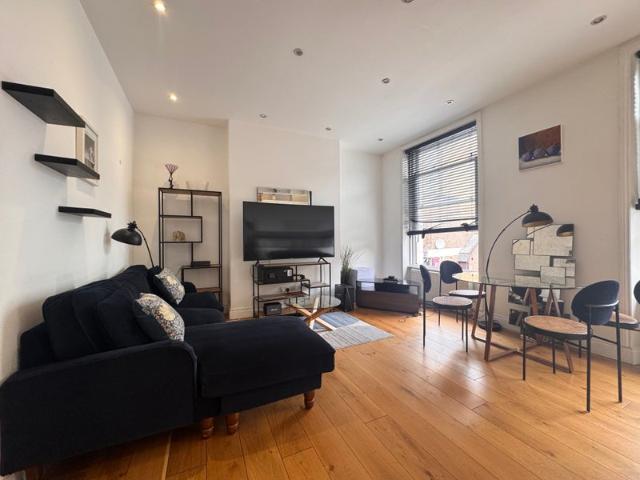 2 Bed Flat | Open Plan Reception Room | Maida Vale
