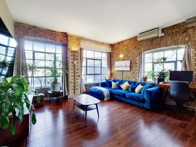 2 Bed Flat, Orchard Place, E14