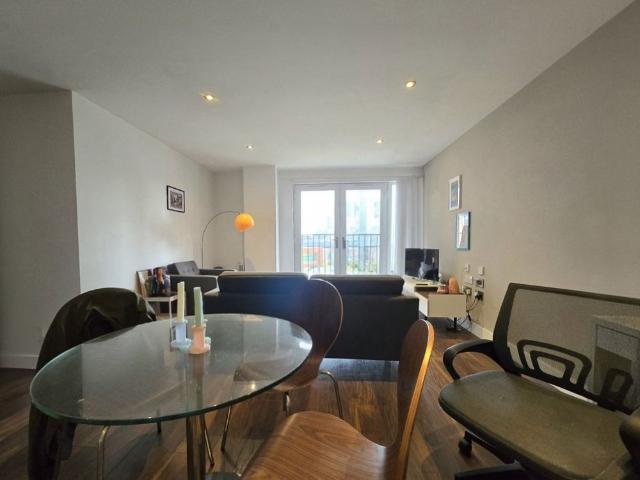 2 Bed Flat, Ordsall Lane, M5