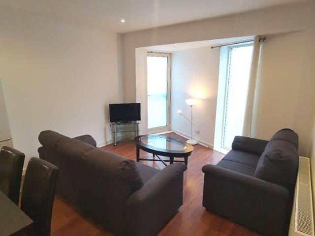 2 Bed Flat, Oswald St, G1
