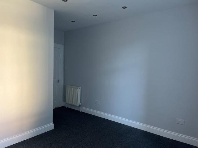 2 Bed Flat, Auchinairn Road, G64