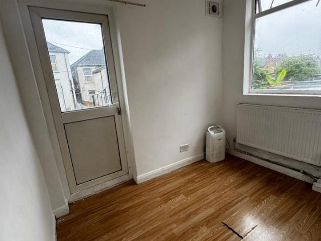 2 Bed Flat, Audrey Road, IG1