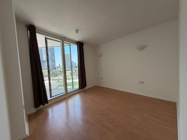 2 Bed Flat, Aurora Building, E14