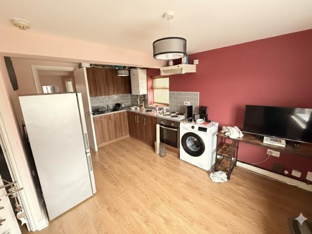 2 Bed Flat Available In Wortley