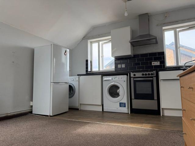 2 Bed Flat Available Now