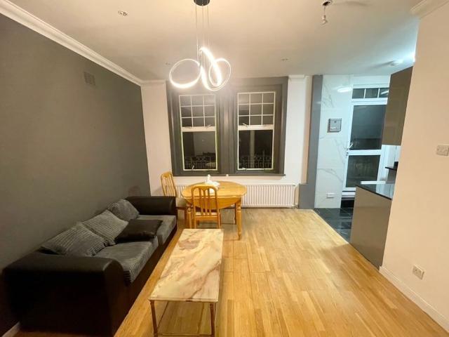 2 Bed Flat, Avonmore Road, W14