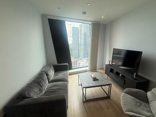 2 Bed Flat, Axis Tower, M1
