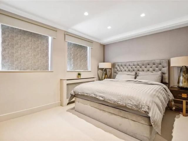 2 Bed Flat, A, W8
