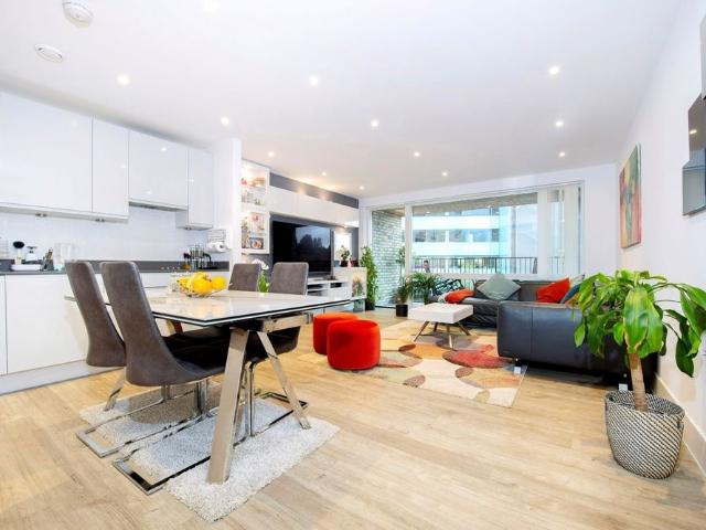 2 Bed Flat, Abbotsford Court, NW10