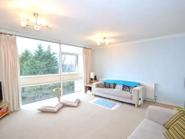 2 Bed Flat, Abinger Court, W5