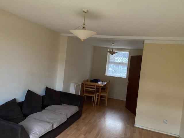 2 Bed Flat, Acorn Court, L8