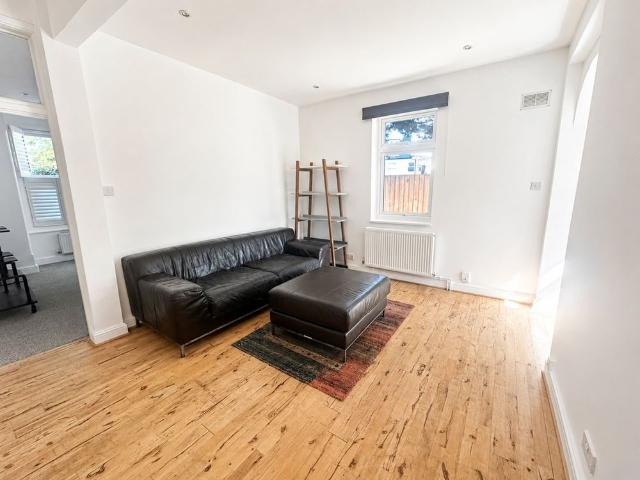 2 Bed Flat, Acre Road, SW19