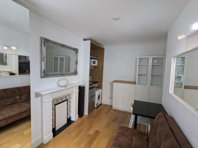 2 Bed Flat, Addison Road, W14