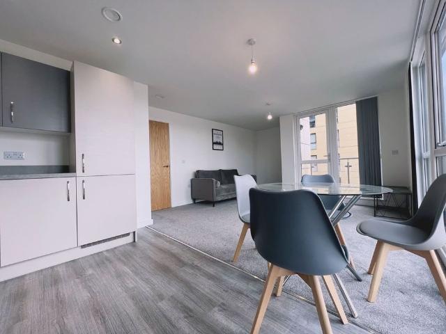 2 Bed Flat, Adelphi St, M3