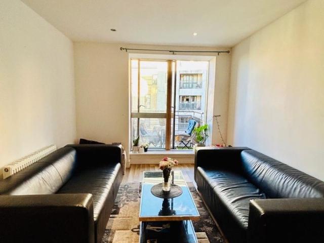 2 Bed Flat, Admiral Court, LS10