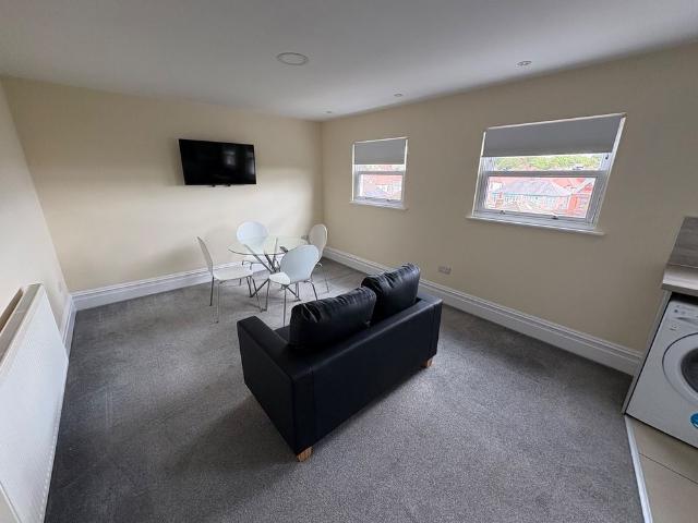 2 Bed Flat, Aigburth Vale, L17