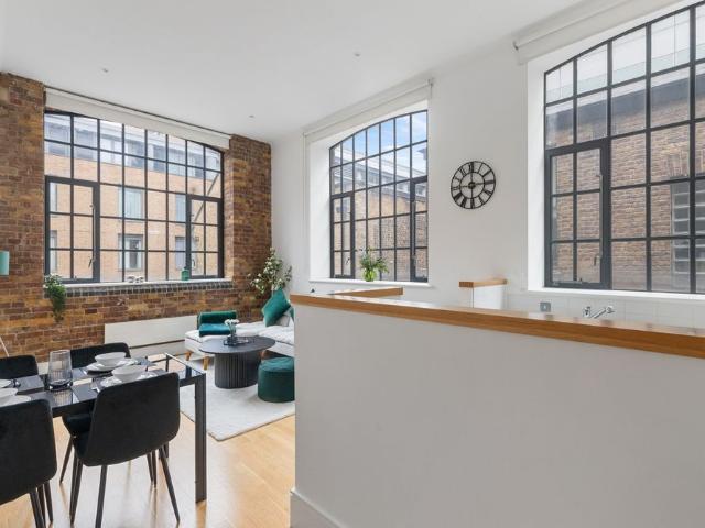 2 Bed Flat, Albion Buildings, N1