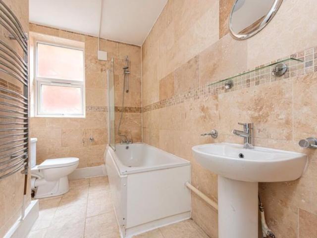 2 Bed Flat, Aldrington Road, SW16