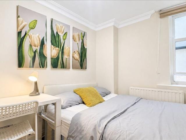 2 Bed Flat, Alexa Court, W8