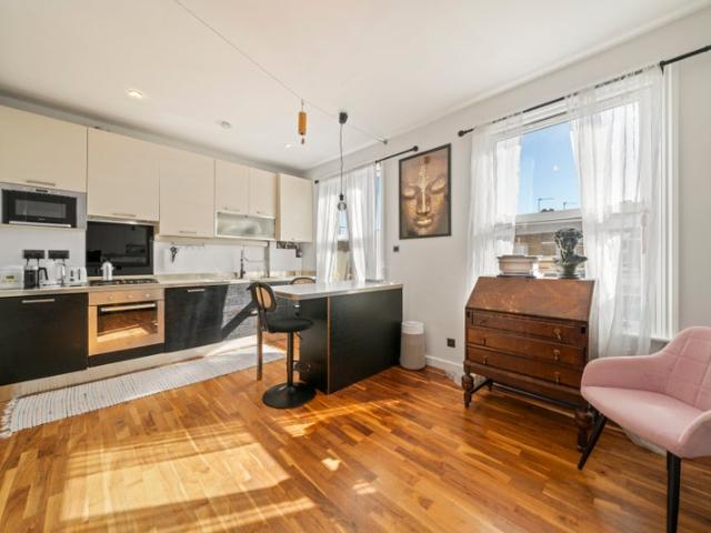 2 Bed Flat, All Bills inc! Short Term Only