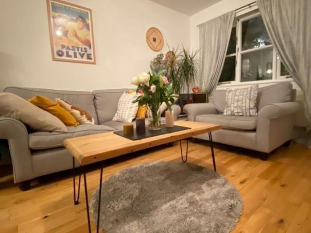 2 Bed Flat, Alpine Grove, E9