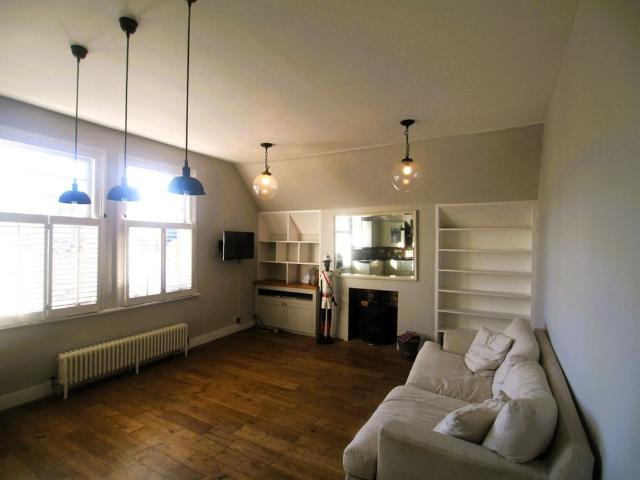 2 Bed Flat, Ambleside Avenue, SW16