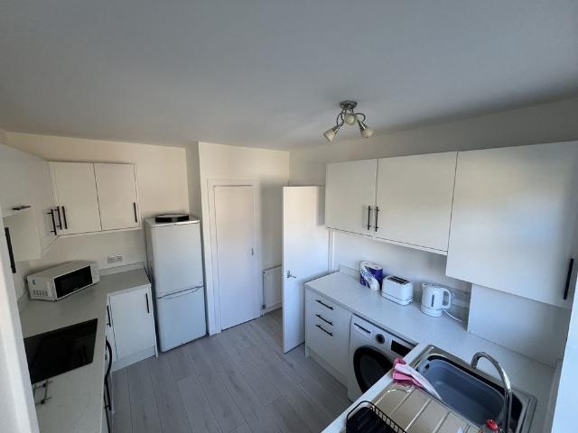 2 Bed Flat, Amesbury Avenue, SW2